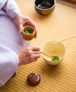 Discover 6 JAPANESE TEA CEREMONY STEPS for a Meaningful Experience ...