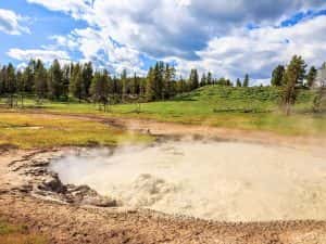 16 Best Stops on Yellowstone Grand Loop Drive (Maps+Useful Tips ...