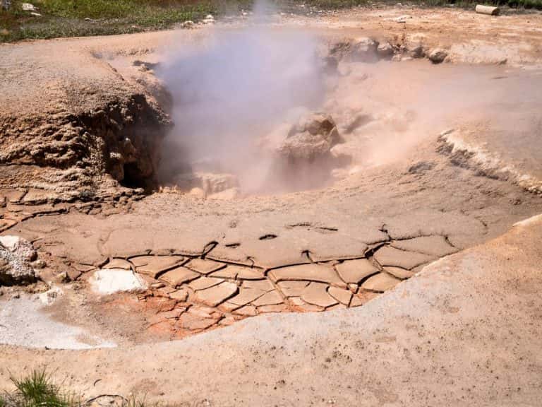 16 Best Stops on Yellowstone Grand Loop Drive (Maps+Useful Tips ...