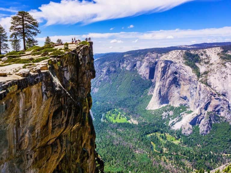 17 Easy Hikes in Yosemite Perfect for All Ages (Useful Tips+Maps ...