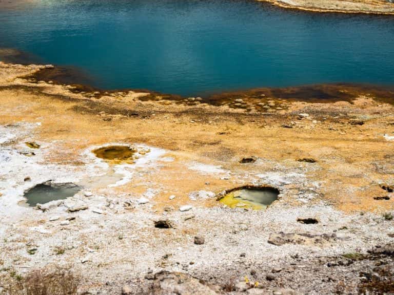 Guide to the Upper Geyser Basin in Yellowstone (5 Sections, Trails ...