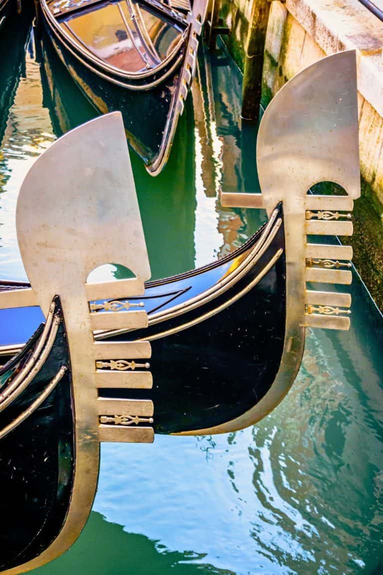 Venetian Gondoliers: 10 Fascinating Insights into the Masters of the ...