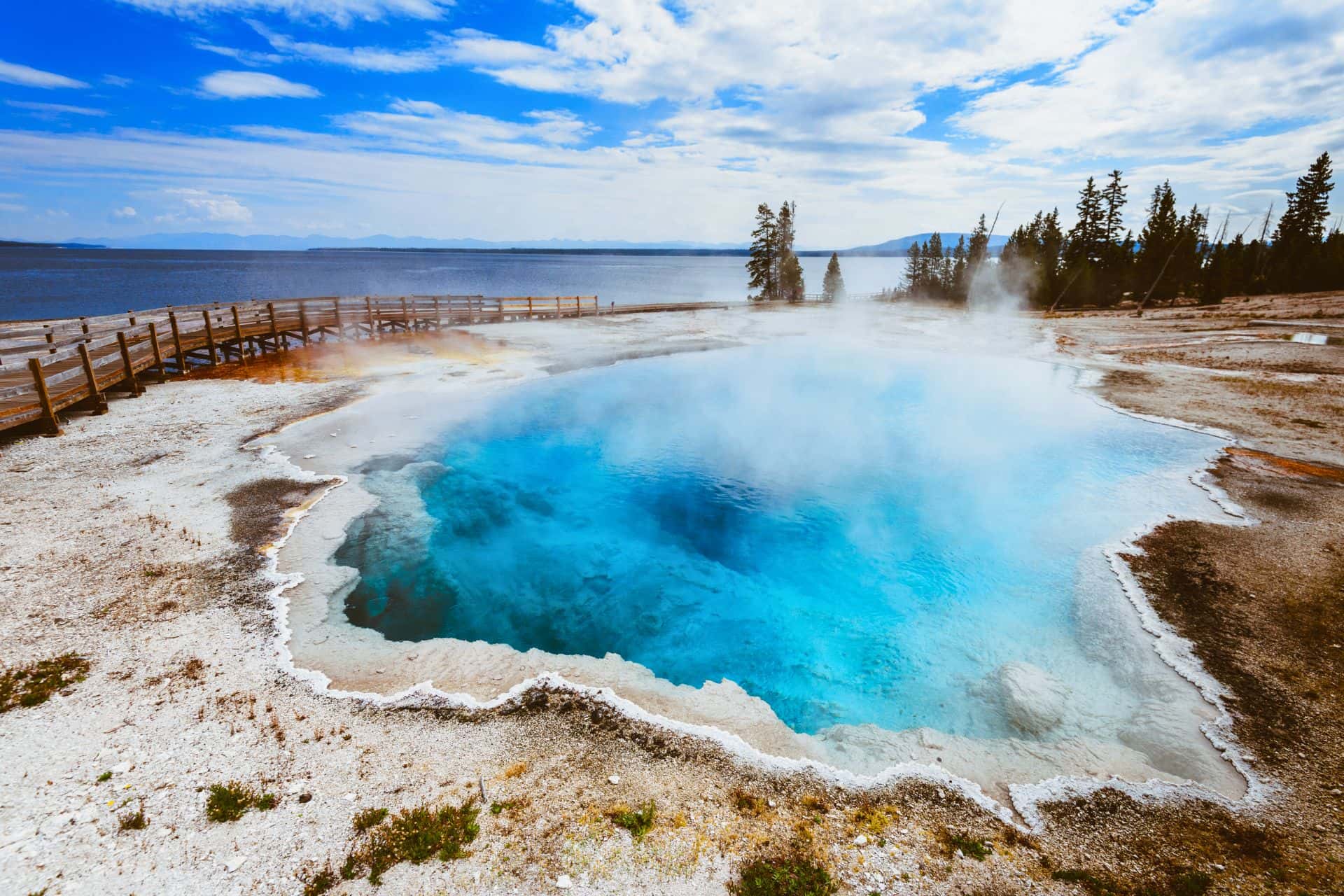 17 Short and Easy Hikes in Yellowstone Perfect for All Ages (Maps ...